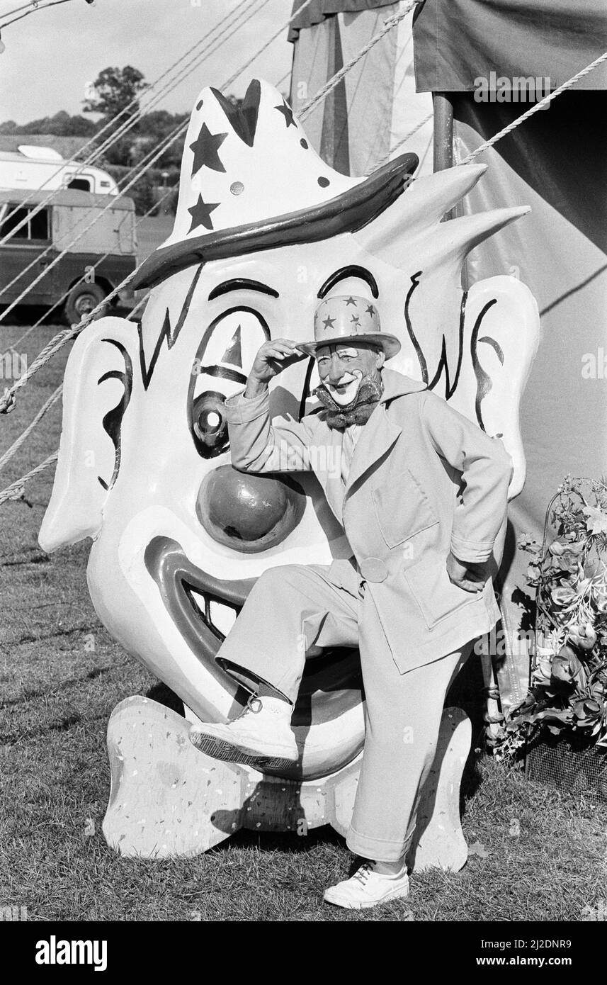 Paulos Circus, Calcot, Berkshire, October 1985 Stock Photo - Alamy