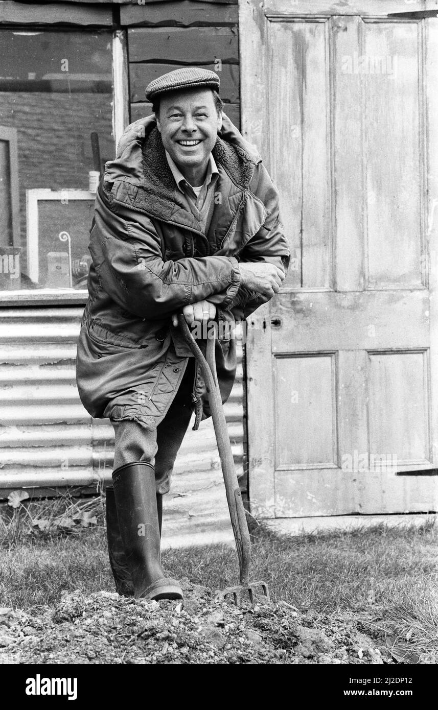 Actor Bill Treacher (Arthur Fowler) on the EastEnders set at Elstree ...