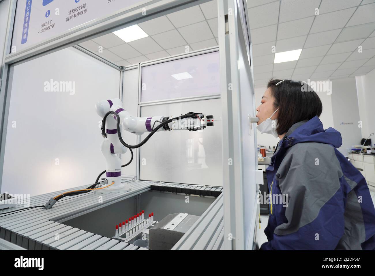 Nucleic acid robot hi-res stock photography and images - Alamy