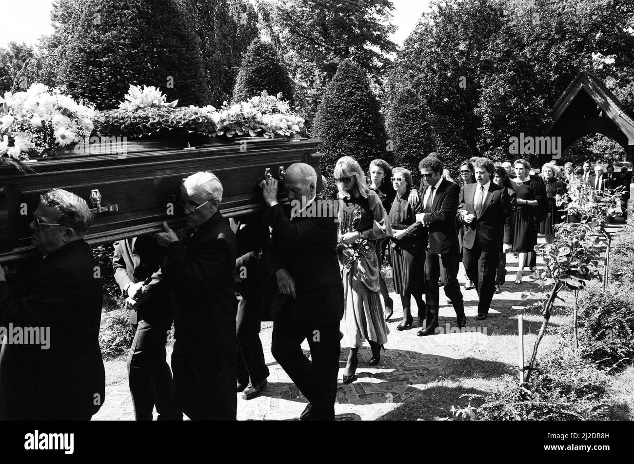 Gordon mills tom jones Black and White Stock Photos & Images - Alamy