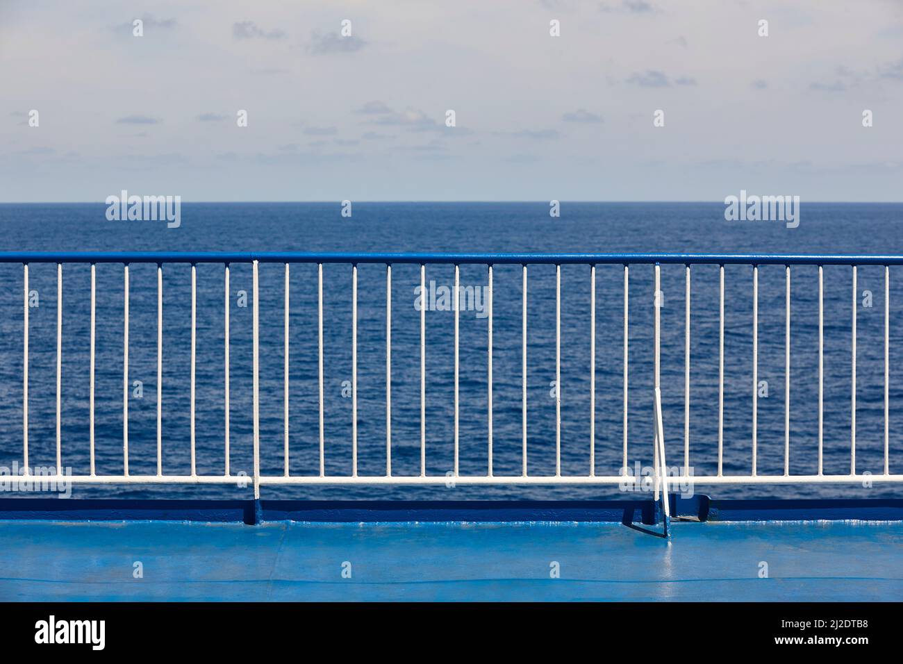 Cruise handrail deck with ocean and sky background. Vacation voyage ...