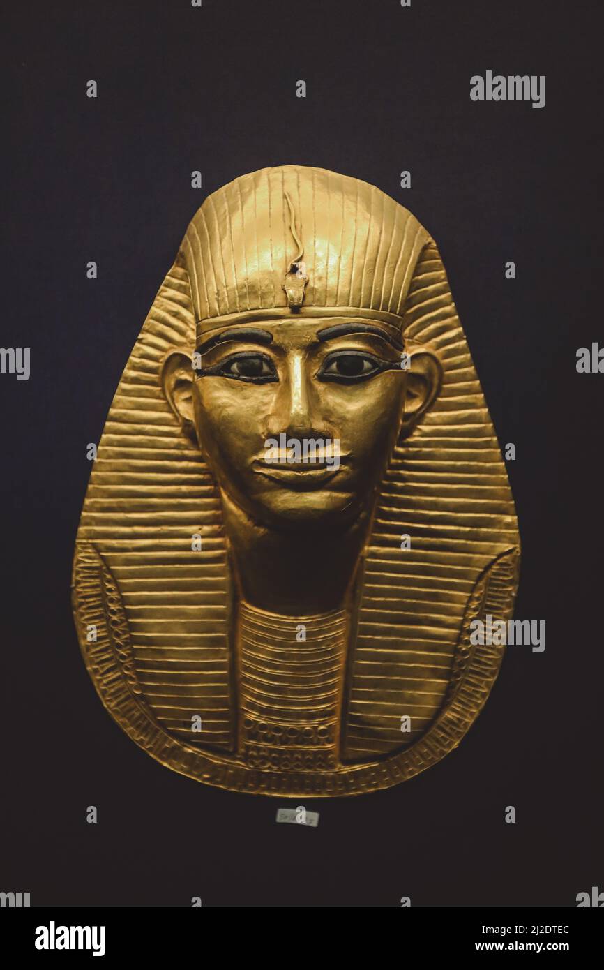 Golden Mask of Ancient Egyptian Pharaoh Tutankhamun in the Cairo ...