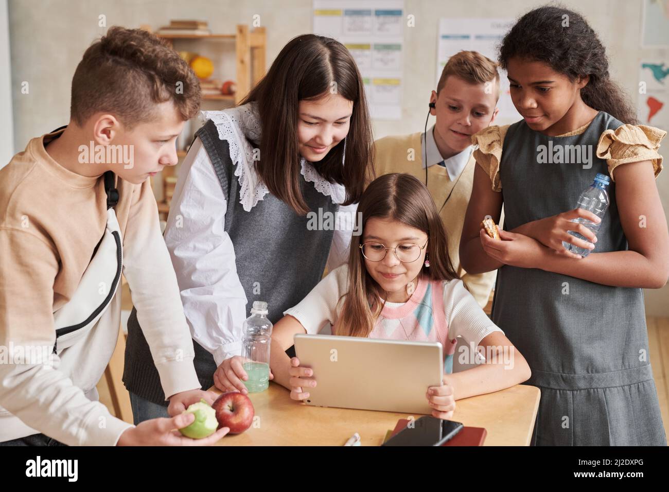 Diverse school children classroom hi-res stock photography and images ...