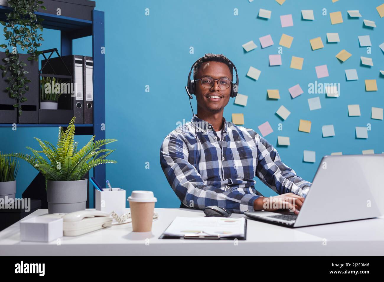 Perplexed person hi-res stock photography and images - Alamy