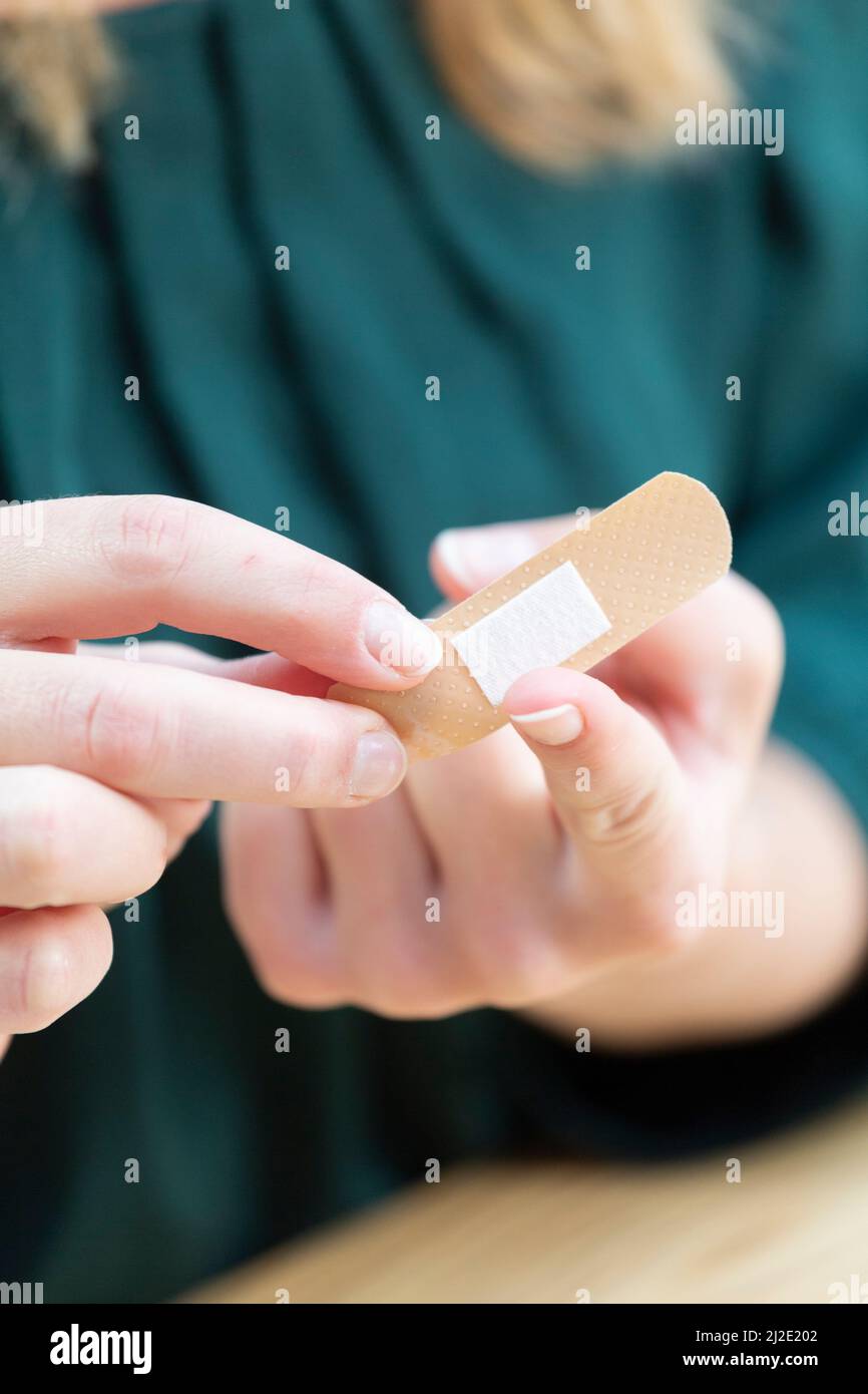 Finger bandage hi-res stock photography and images - Alamy