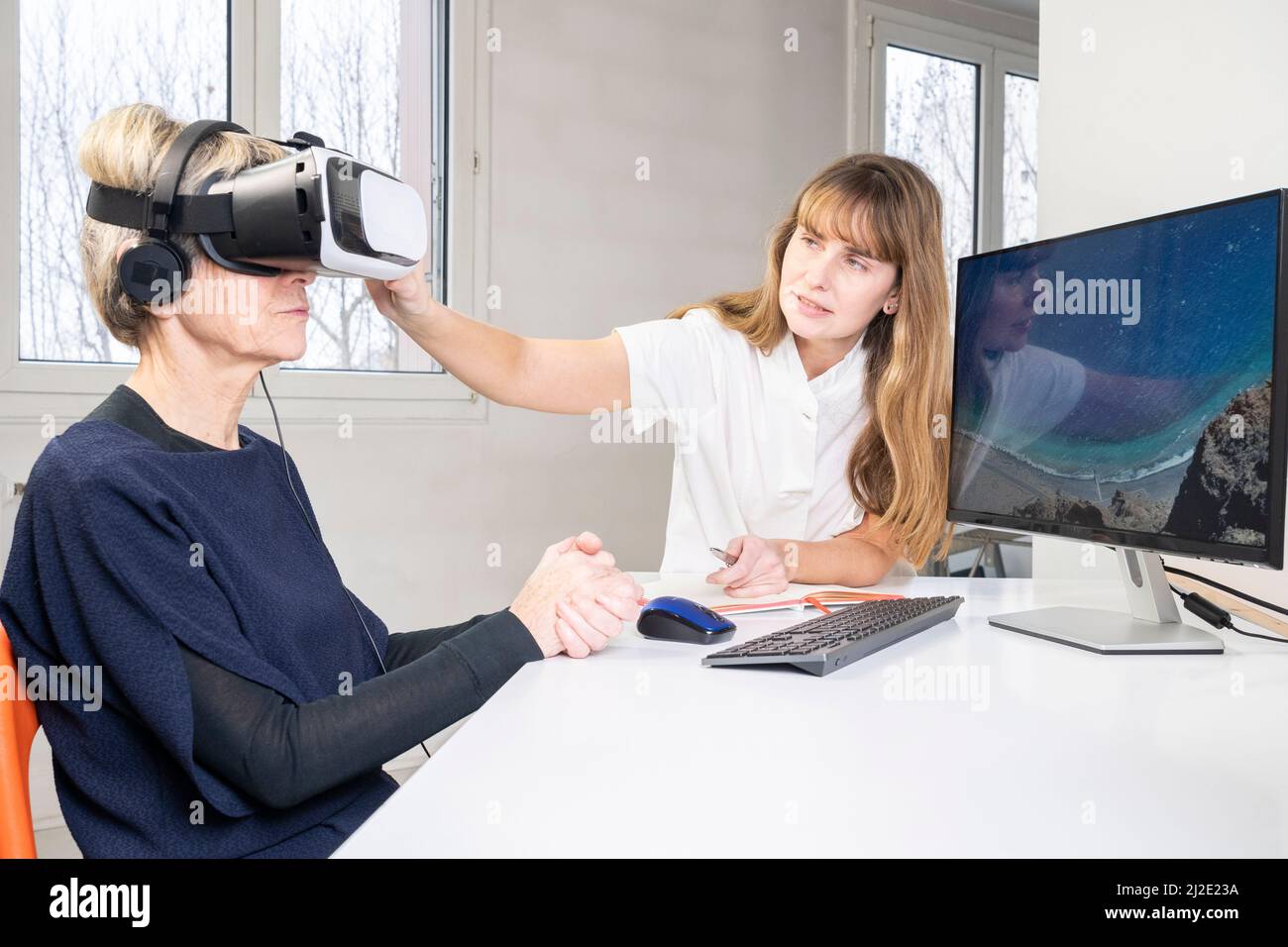 Old woman in virtual reality hi-res stock photography and images - Alamy