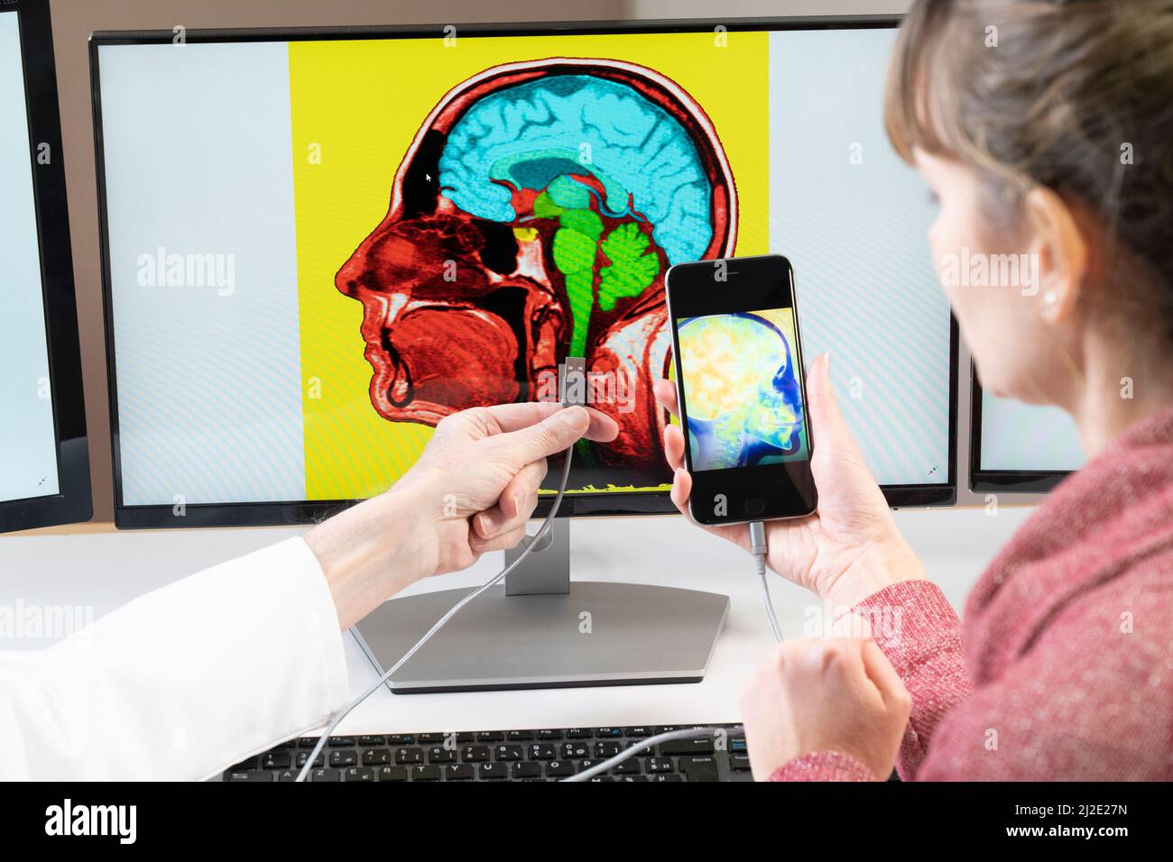 Brain connected to smartphone Stock Photo - Alamy