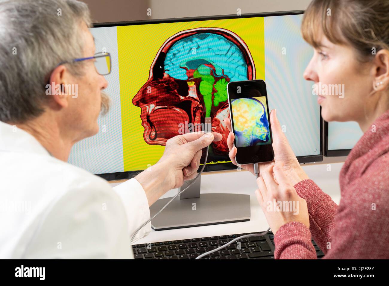 Brain connected to smartphone Stock Photo - Alamy