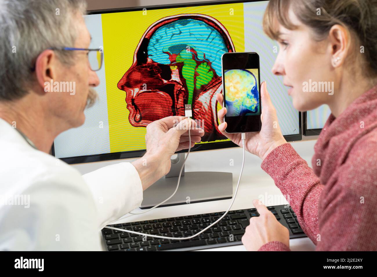 Brain connected to smartphone Stock Photo - Alamy