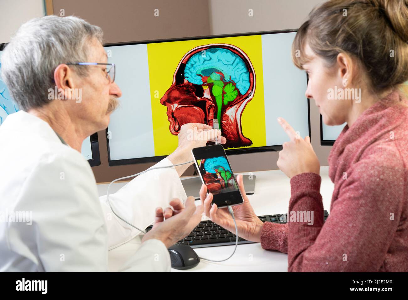 Brain connected to smartphone Stock Photo - Alamy