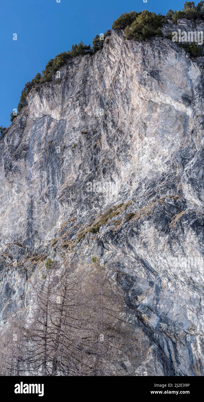 Vertical shot steep crag hi-res stock photography and images - Alamy