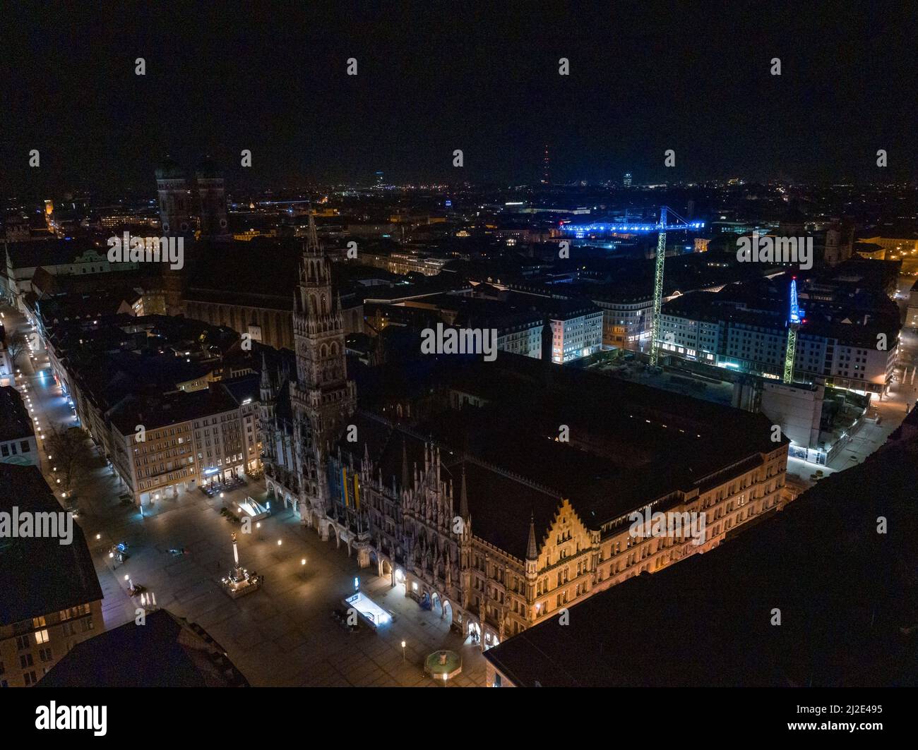 Aerial wide panorama of New Town Hall and Marienplatz at night Munich ...