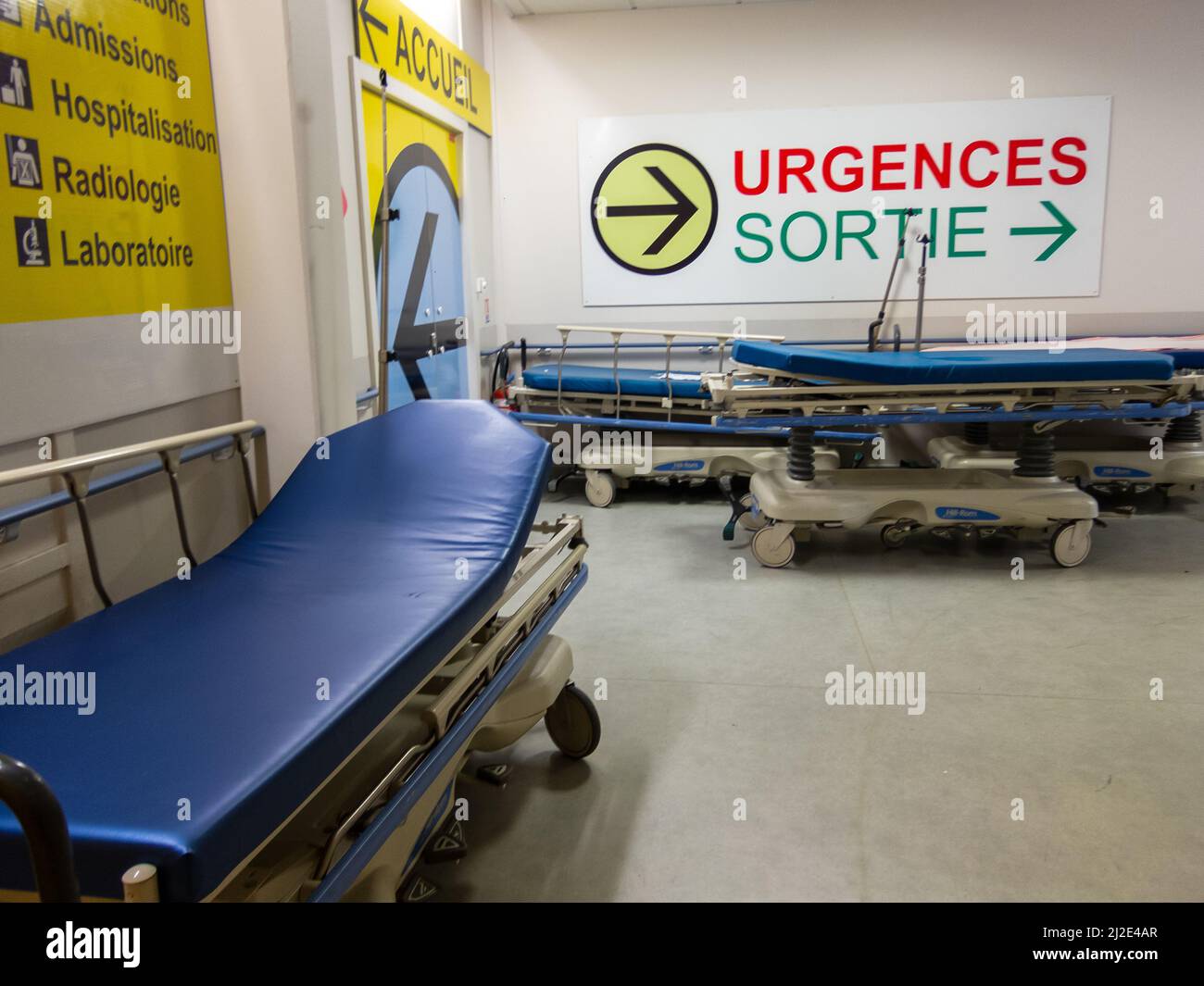 French hospital interior hi-res stock photography and images - Alamy