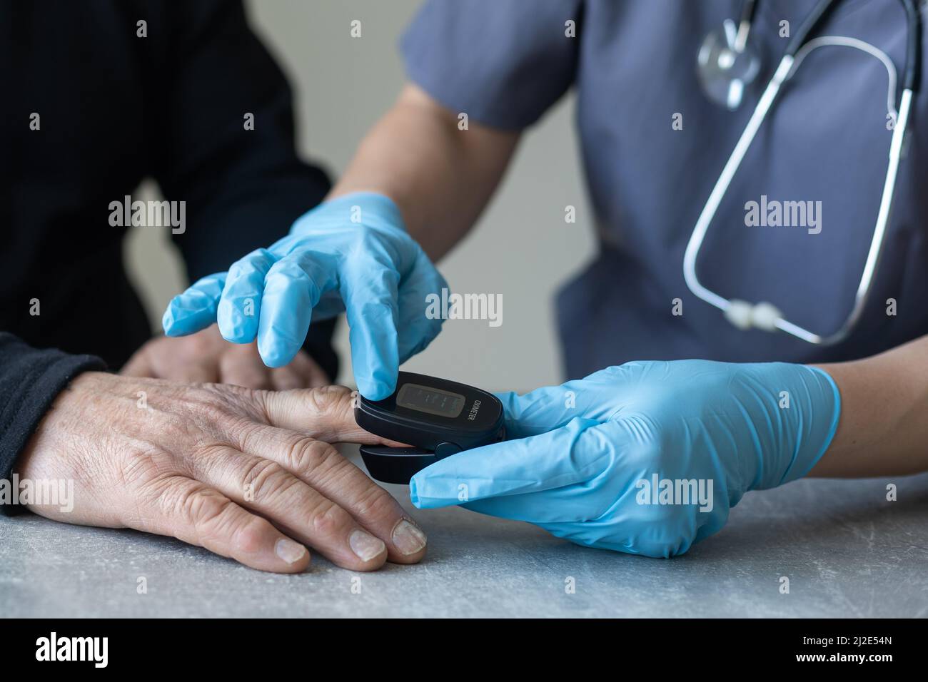 elderly man and nurse measuring pulse oximeter Stock Photo - Alamy
