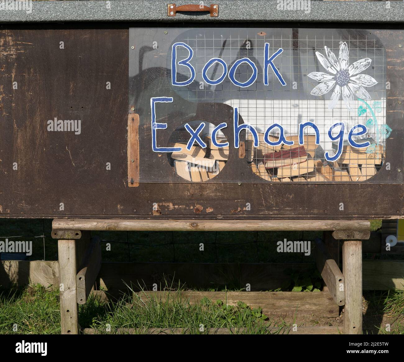 Book swap swapping hi-res stock photography and images - Alamy