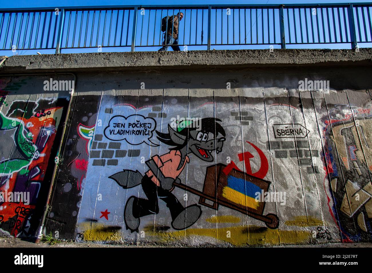 The graffiti against the war in Ukraine of the street artist points ...
