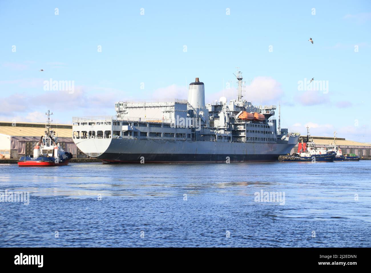 Ex RFA Fort Austin leaving Birkenhead docks onto Cammel lairds Stock ...