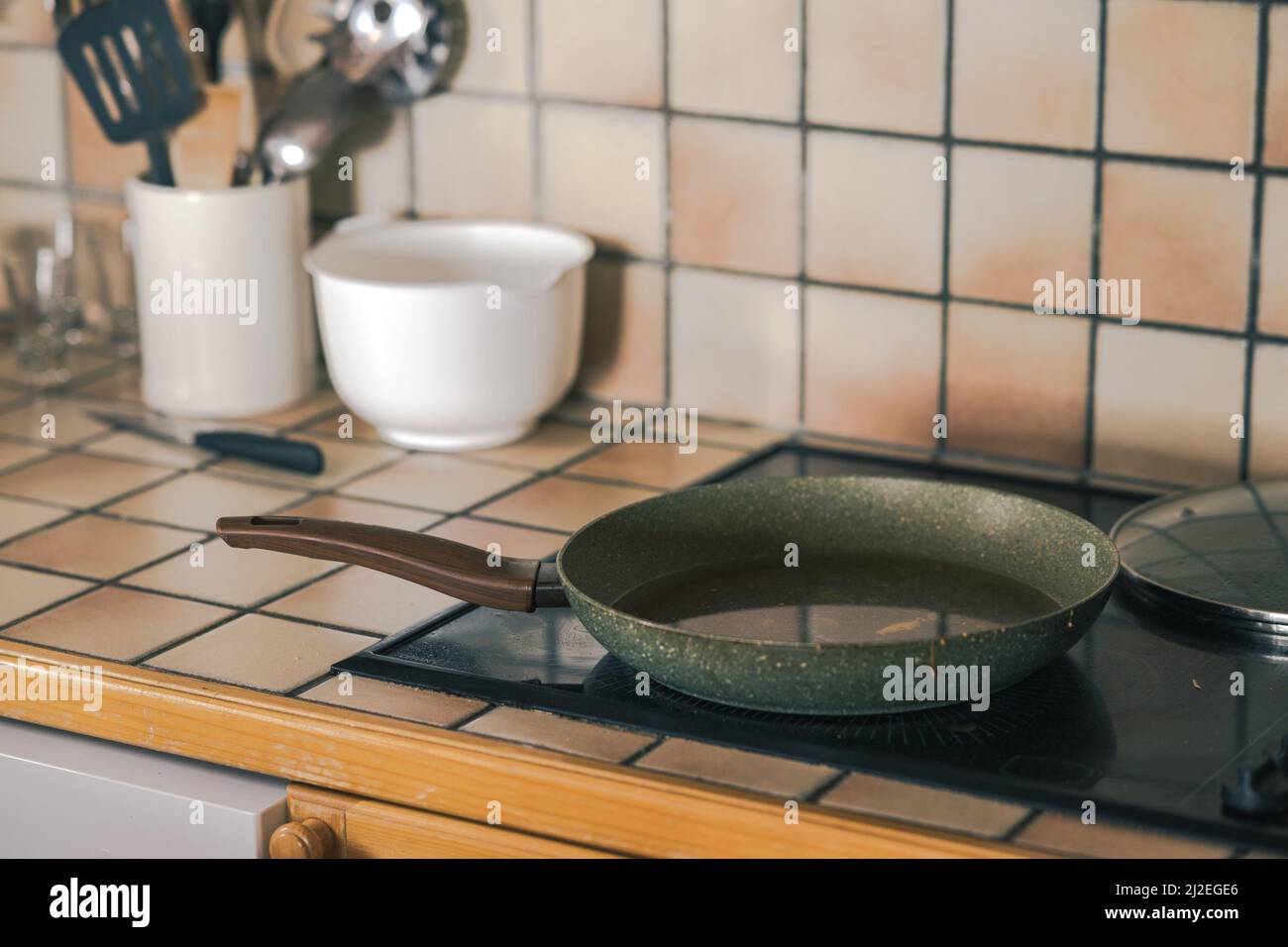 Empty fry plate hi-res stock photography and images - Alamy