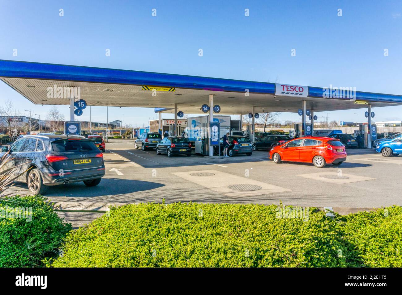Petrol garage forecourts hi-res stock photography and images - Alamy