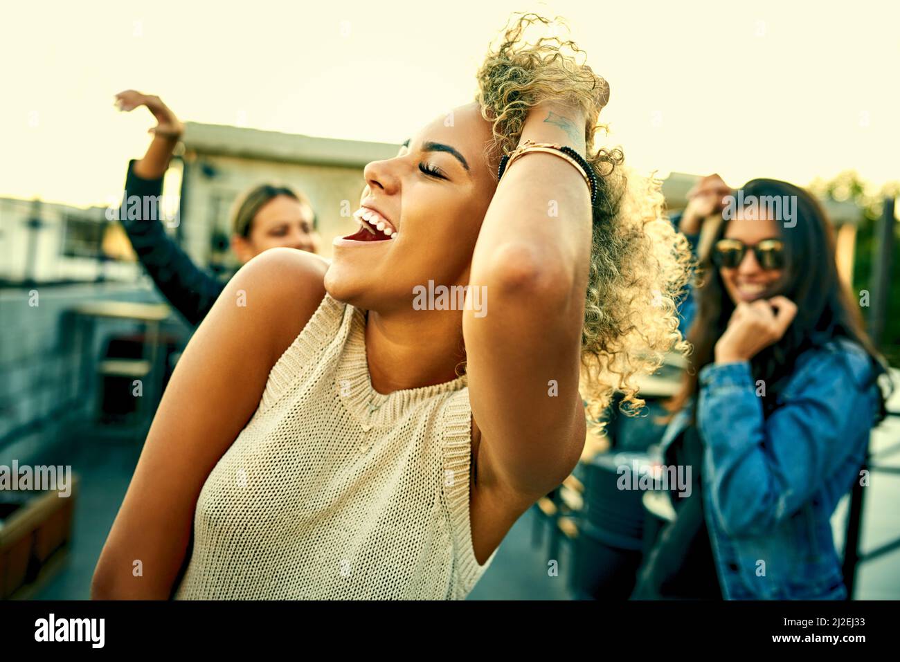Dance dancing outdoor outside women hi-res stock photography and images ...