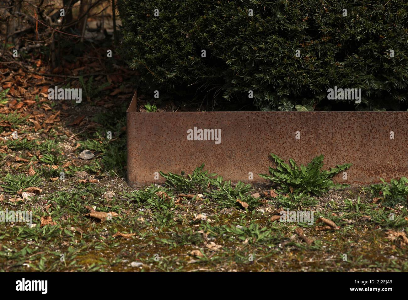 Rusted metal edging hi-res stock photography and images - Alamy