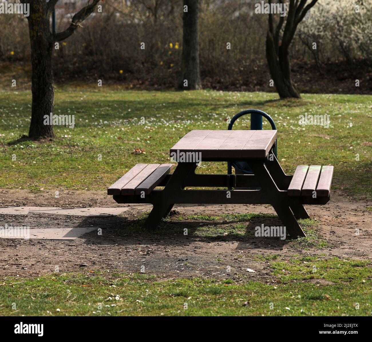 Park Bench Picnic in the countryside in a park Stock Photo - Alamy