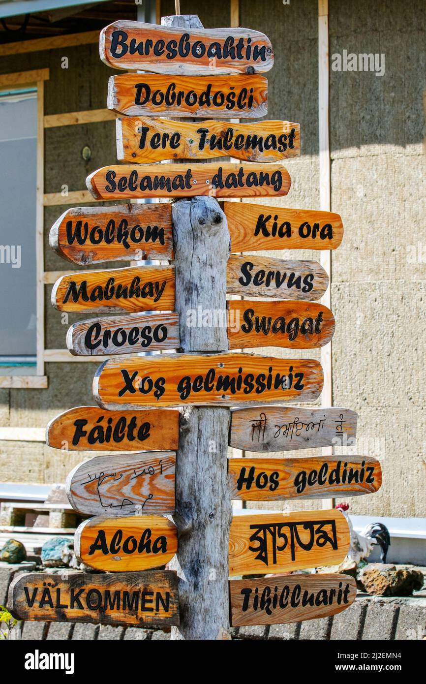 Welcome signs languages hi-res stock photography and images - Alamy