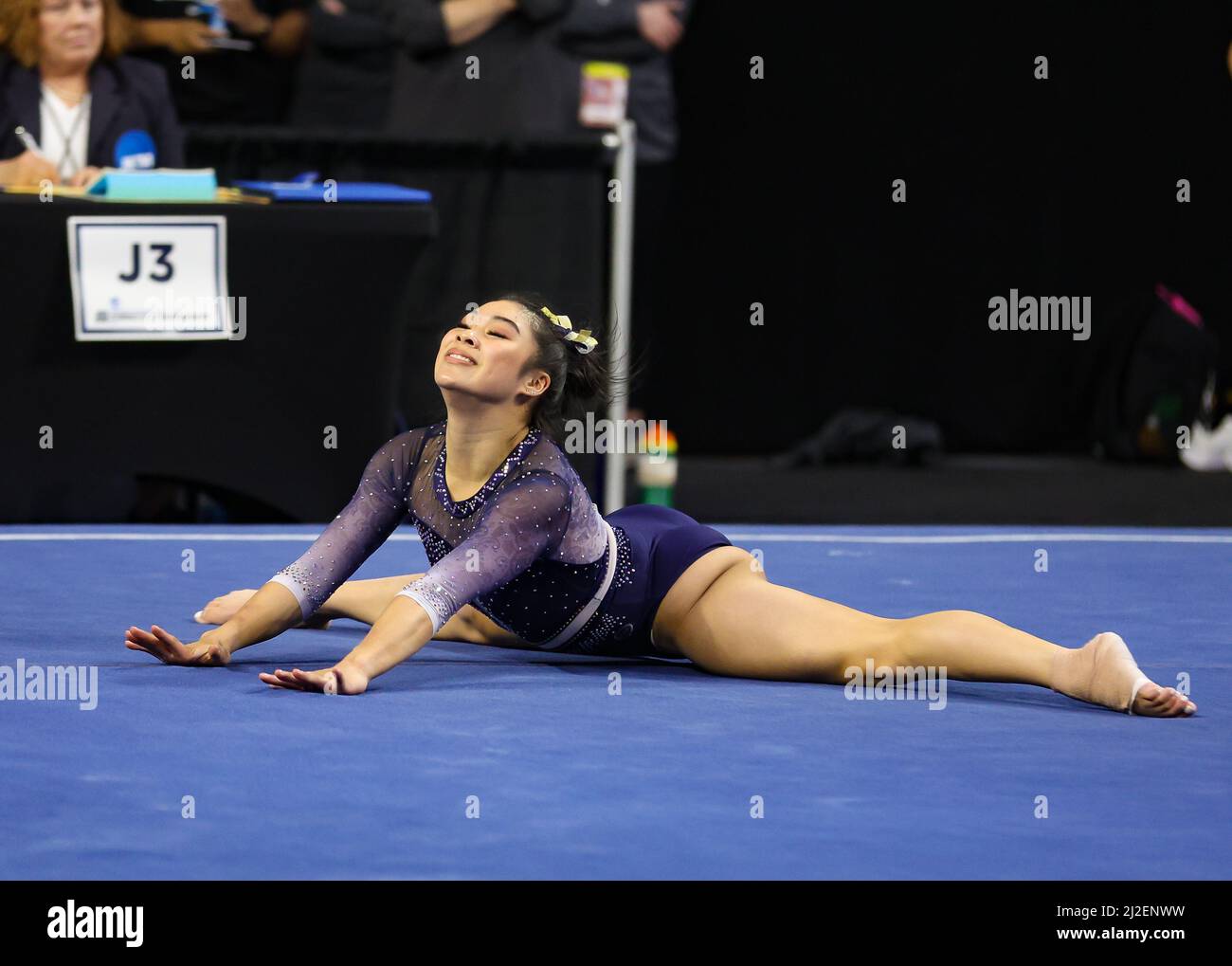March 31, 2022: California's Mya Lauzon performs her floor routine ...