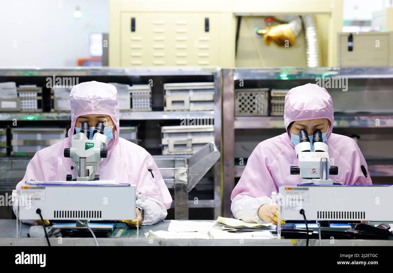 Chip manufacturing hi-res stock photography and images - Alamy