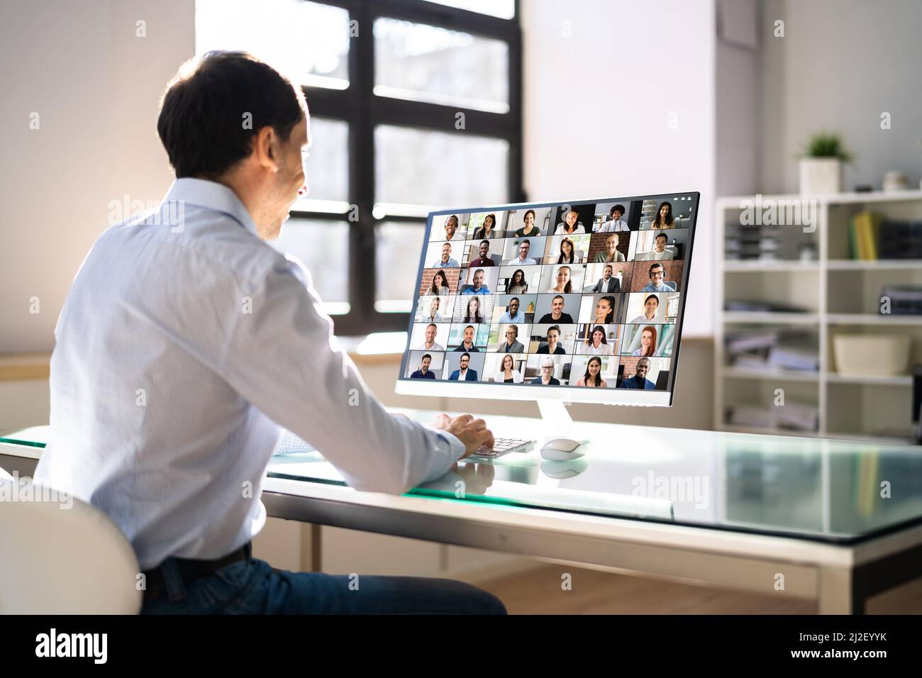 Virtual teams hi-res stock photography and images - Alamy