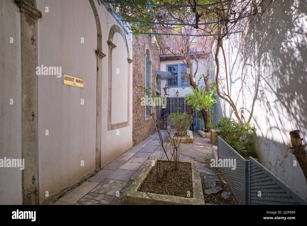 Entry courtyard. The Askenaz synagogue plaque is for another temple ...