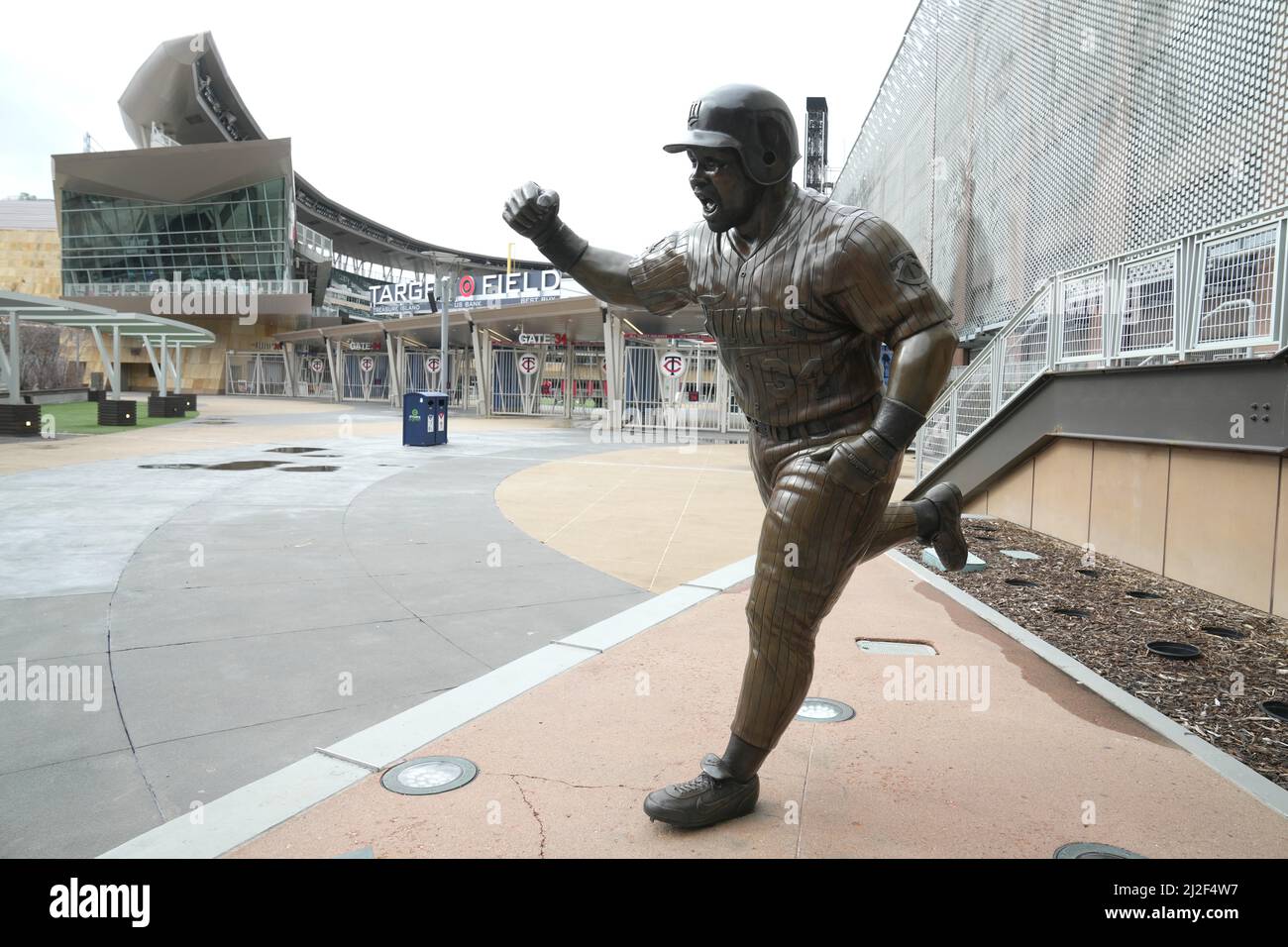A statue of former Minnesota Twins centerfielder Kirby Puckett at ...