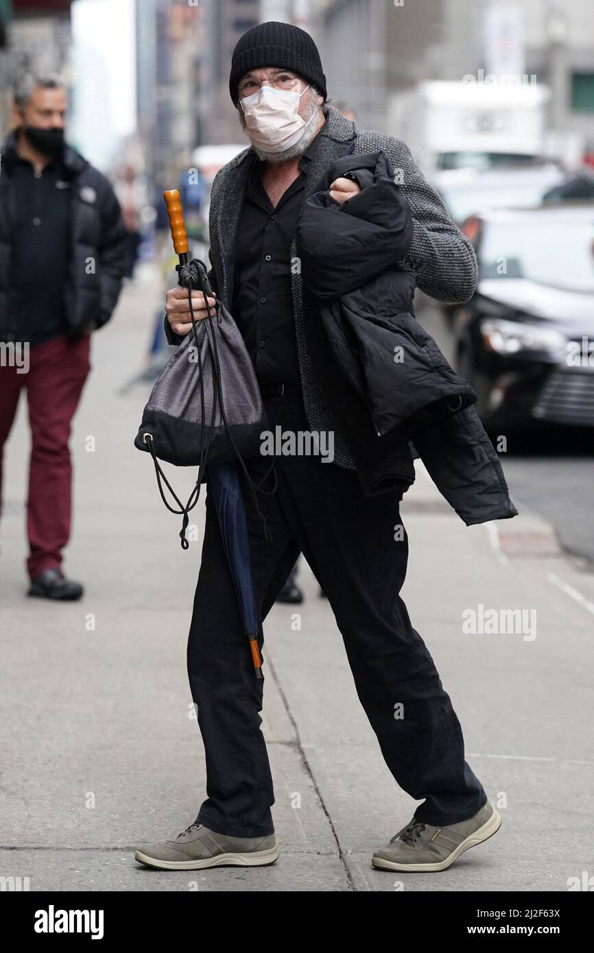 New York, NY, USA. 31st Mar, 2022. Mandy Patinkin out and about for THE ...