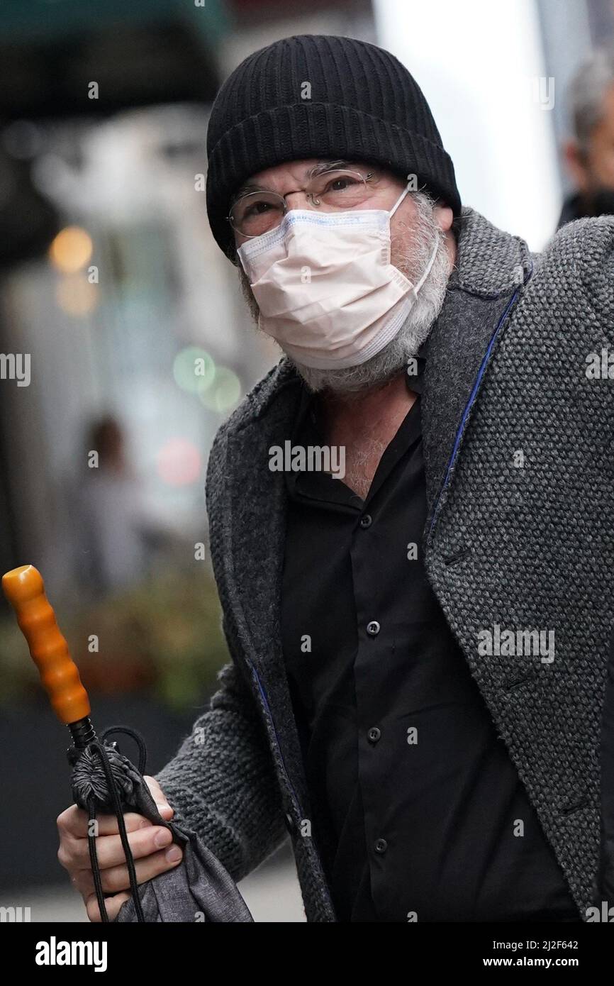 New York, NY, USA. 31st Mar, 2022. Mandy Patinkin out and about for THE ...