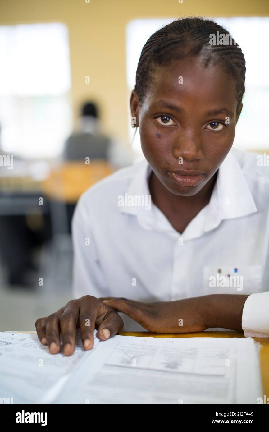 Sad africa girl hi-res stock photography and images - Alamy