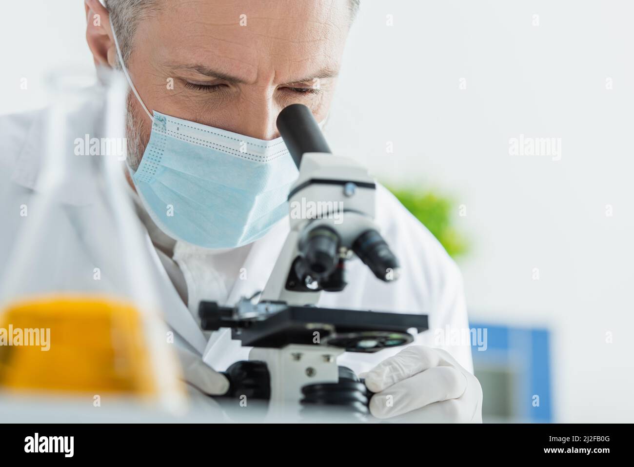 Chemical laboratory mask hi-res stock photography and images - Alamy