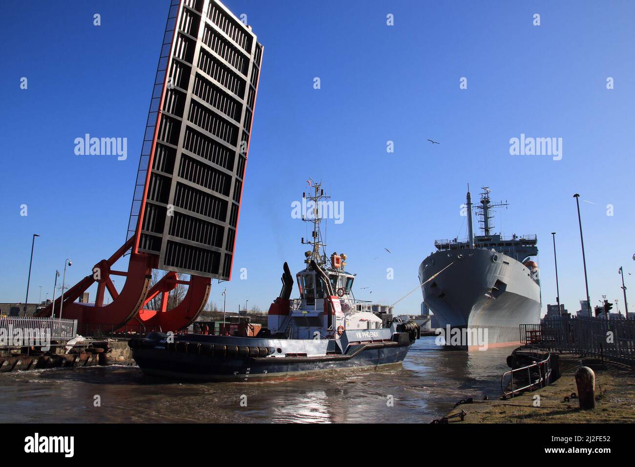 Ex RFA Fort Austin leaving Birkenhead docks onto Cammel lairds Stock ...
