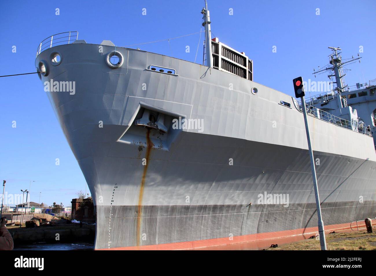 Ex RFA Fort Austin leaving Birkenhead docks onto Cammel lairds Stock ...