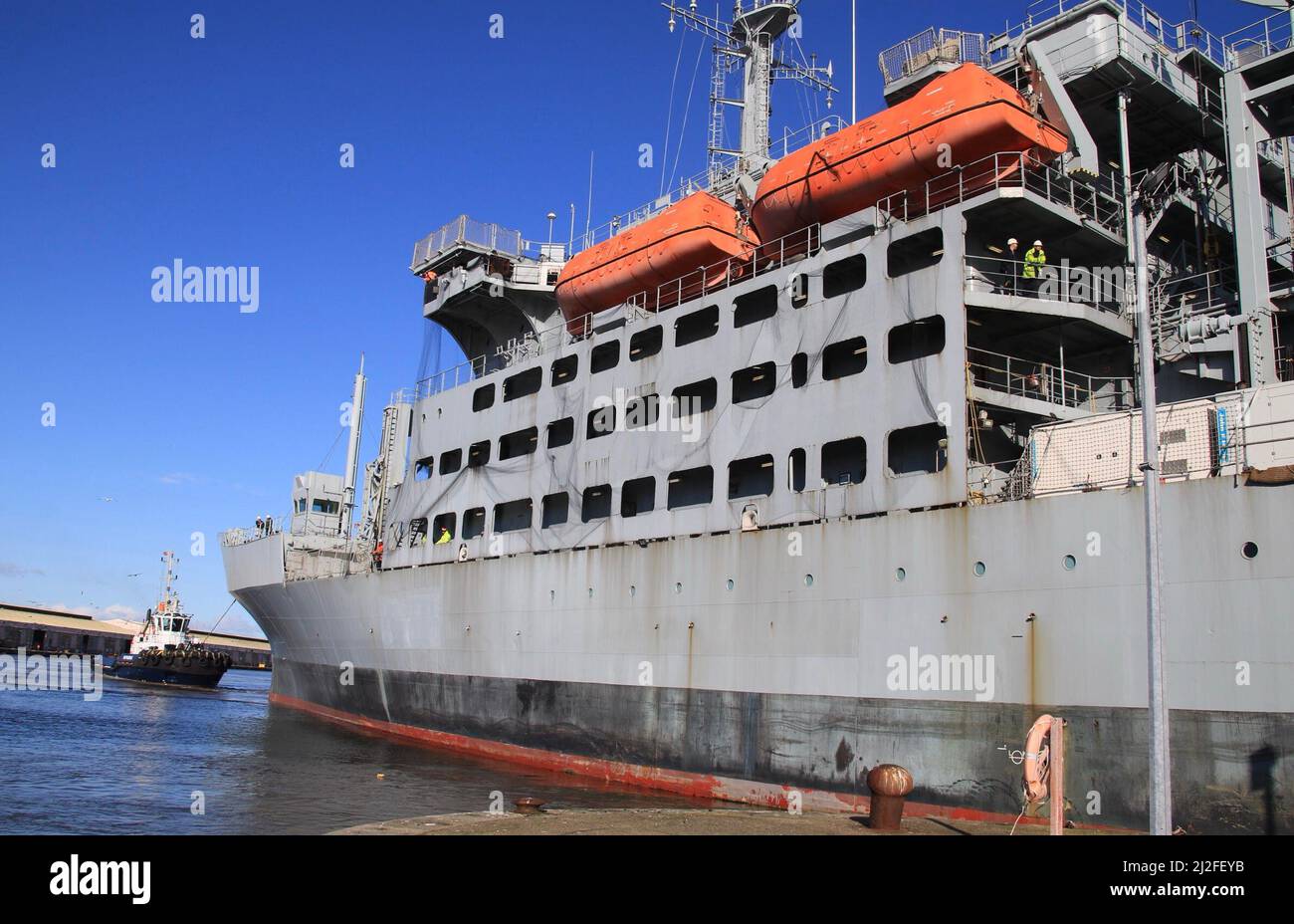 Ex RFA Fort Austin leaving Birkenhead docks onto Cammel lairds Stock ...