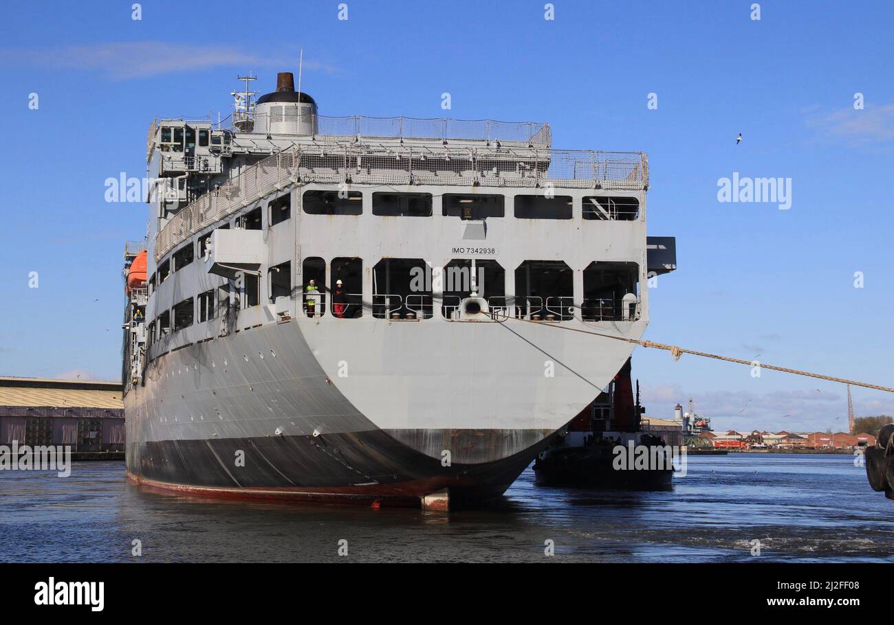 Ex RFA Fort Austin leaving Birkenhead docks onto Cammel lairds Stock ...