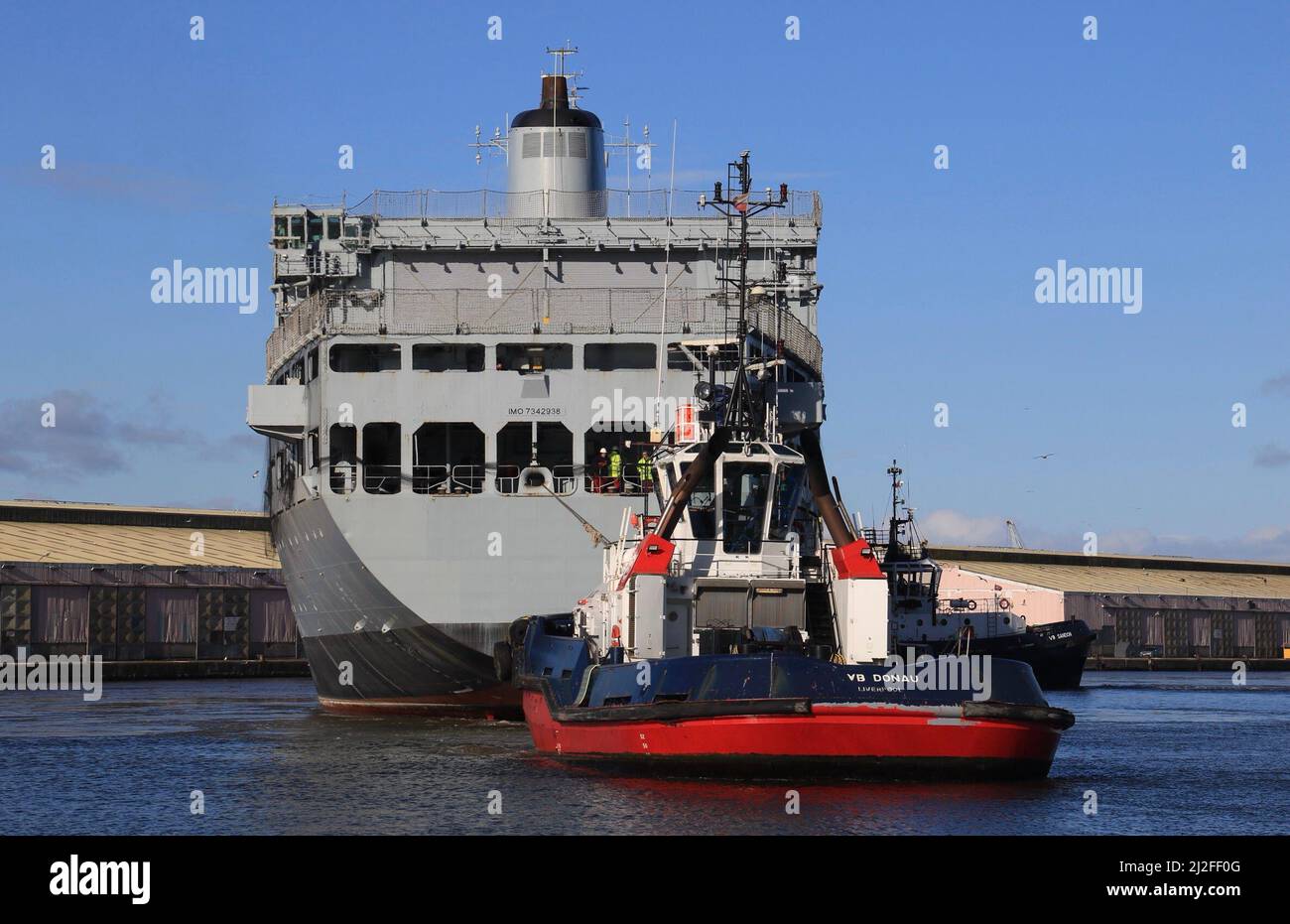 Ex RFA Fort Austin leaving Birkenhead docks onto Cammel lairds Stock ...