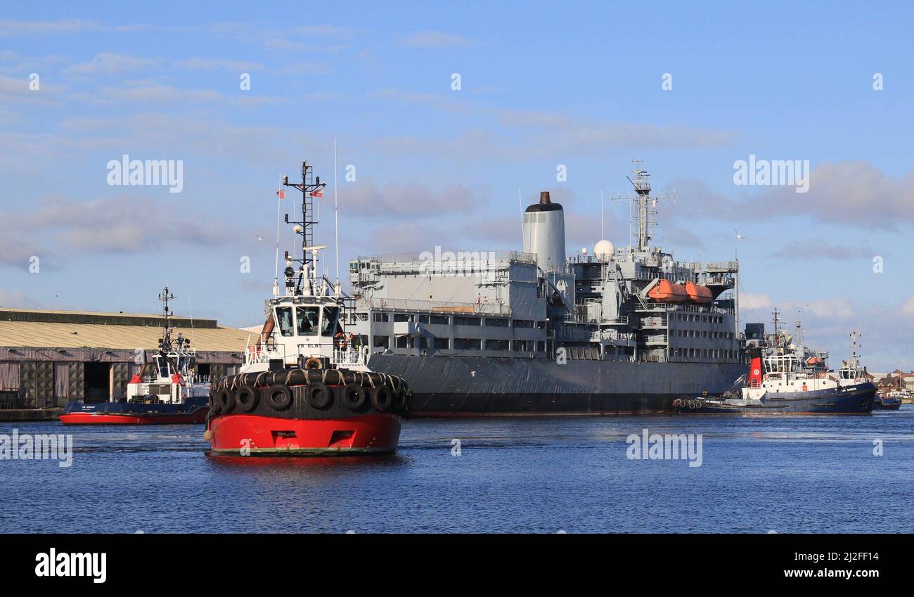 Ex RFA Fort Austin leaving Birkenhead docks onto Cammel lairds Stock ...