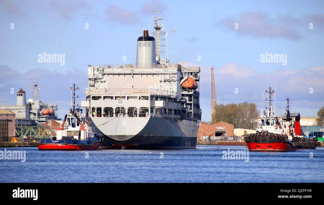 Ex RFA Fort Austin leaving Birkenhead docks onto Cammel lairds Stock ...