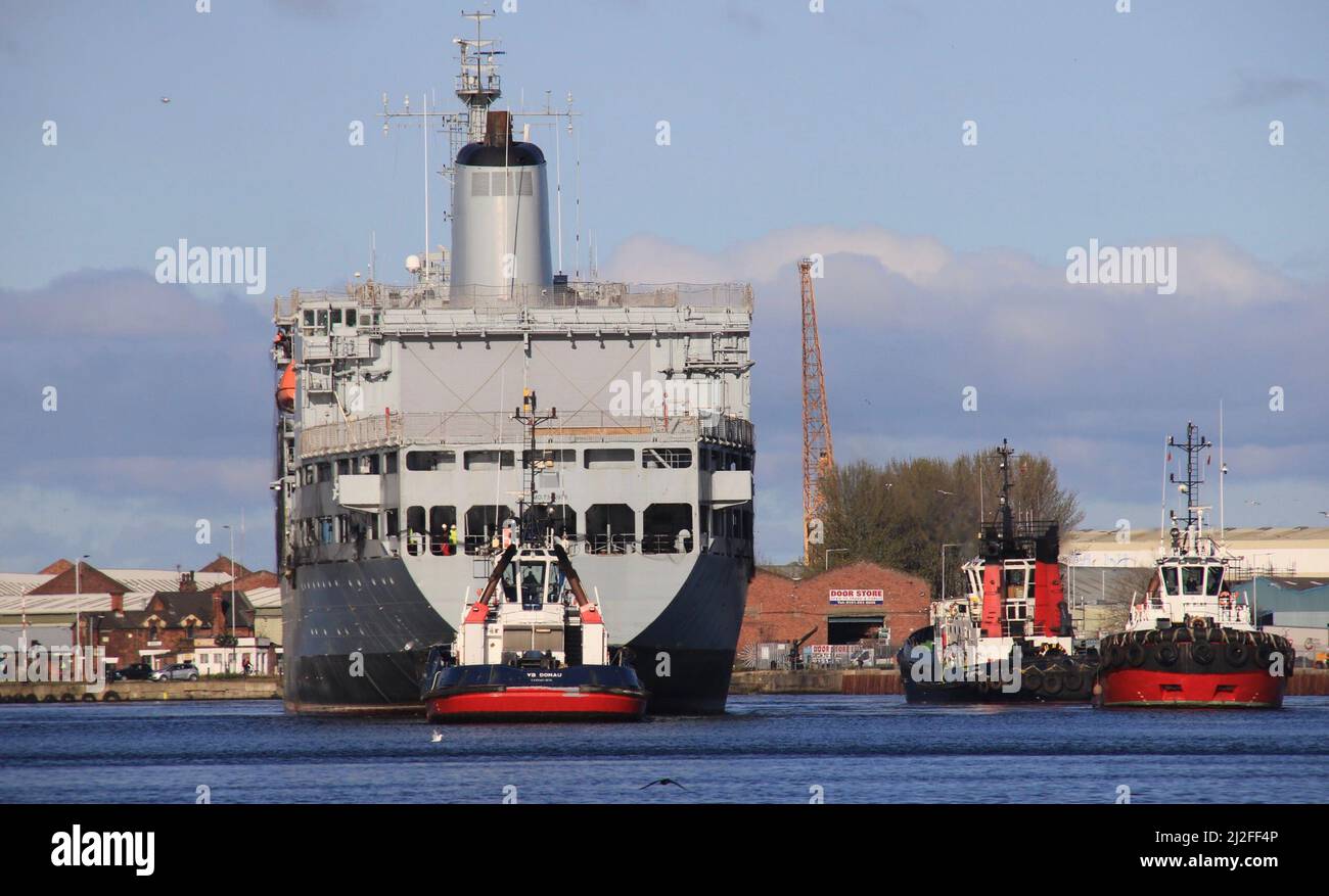 Ex RFA Fort Austin leaving Birkenhead docks onto Cammel lairds Stock ...