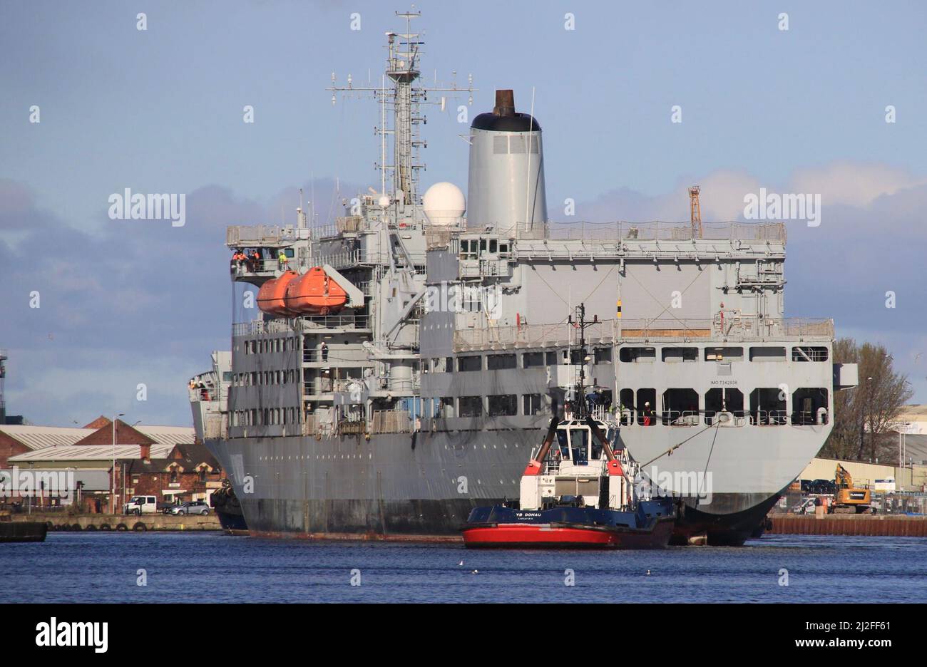 Ex RFA Fort Austin leaving Birkenhead docks onto Cammel lairds Stock ...