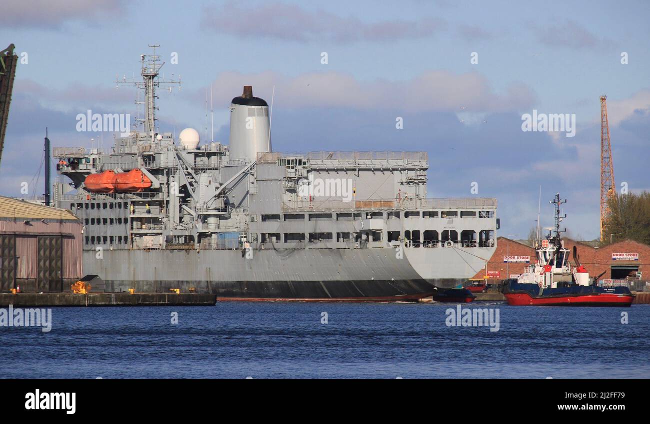 Ex RFA Fort Austin leaving Birkenhead docks onto Cammel lairds Stock ...
