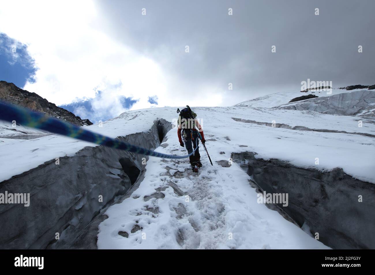 Crevasse crossing hi-res stock photography and images - Alamy