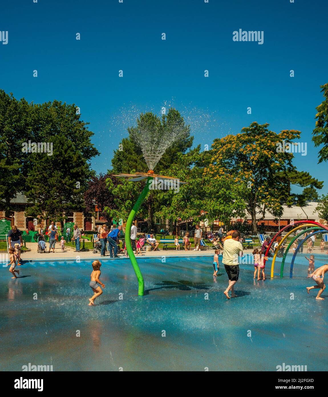 Public swimming pool in france hi-res stock photography and images - Alamy