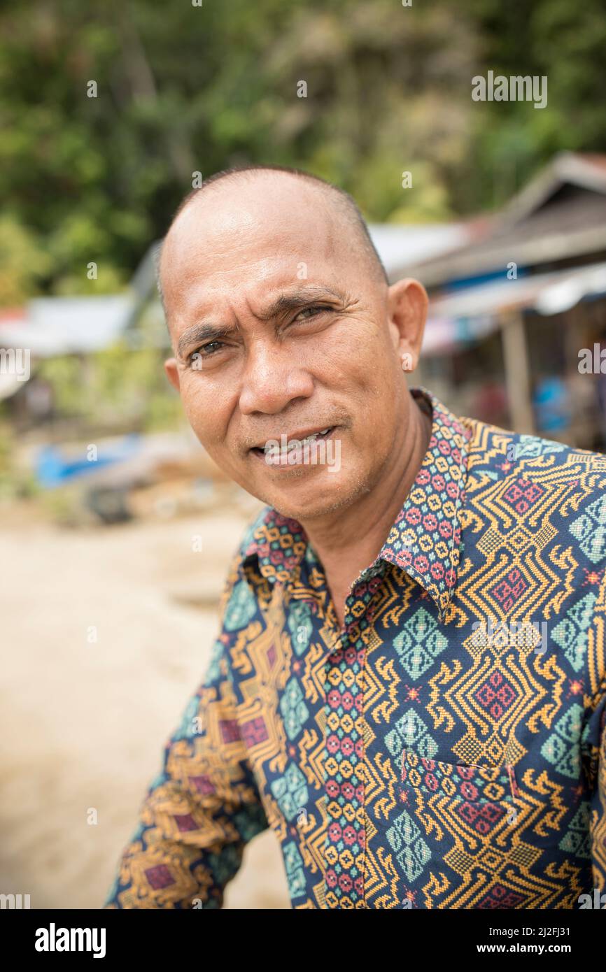 Indonesian man batik hi-res stock photography and images - Alamy