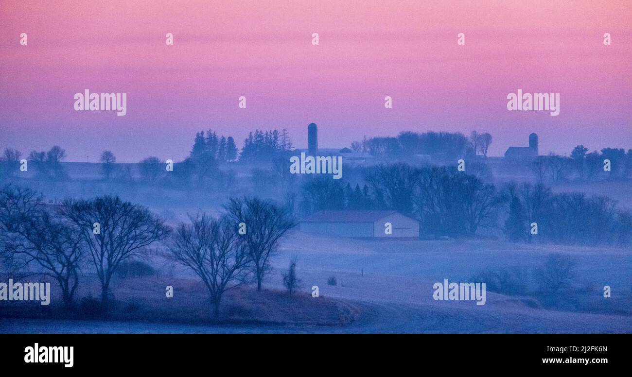 Sunrise over farm field hi-res stock photography and images - Alamy